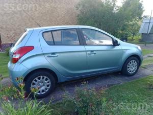 Zils Hyundai i20 2010 Daugavpils, ar dzinēja tilpumu 1.40 L un nobraukumu 113 tūkst. km par 2100 €, foto 3 vietnē AUTOMOTO.COM.LV