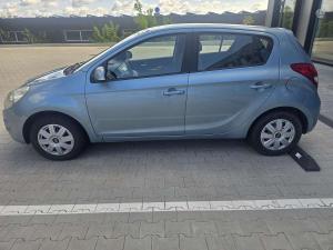Blue Hyundai i20 2011 in Vilnius, with an engine capacity of 1.40 L and mileage of 242 thousand km for 1200 €, photo  on AUTOMOTO.COM.LV