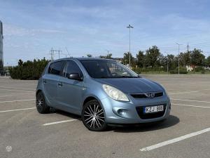 Zils Hyundai i20 2011 Šauļi, ar dzinēja tilpumu 1.25 L un nobraukumu 161 tūkst. km par 1850 €, foto  vietnē AUTOMOTO.COM.LV