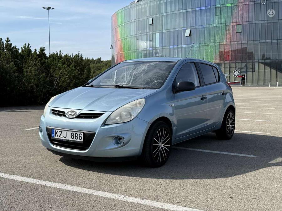 Blue Hyundai i20 2011 in Siauliai, with an engine capacity of 1.25 L and mileage of 161 thousand km for 1850 €, photo 3 on AUTOMOTO.COM.LV