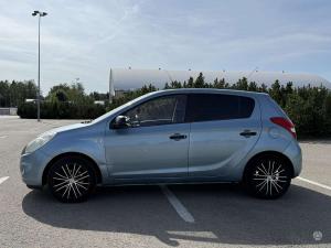 Blue Hyundai i20 2011 in Siauliai, with an engine capacity of 1.25 L and mileage of 161 thousand km for 1850 €, photo 4 on AUTOMOTO.COM.LV