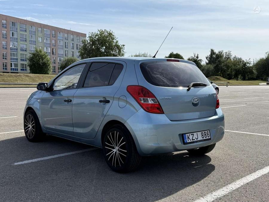 Blue Hyundai i20 2011 in Siauliai, with an engine capacity of 1.25 L and mileage of 161 thousand km for 1850 €, photo 5 on AUTOMOTO.COM.LV