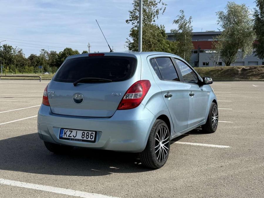 Blue Hyundai i20 2011 in Siauliai, with an engine capacity of 1.25 L and mileage of 161 thousand km for 1850 €, photo 6 on AUTOMOTO.COM.LV