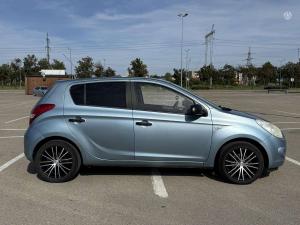 Blue Hyundai i20 2011 in Siauliai, with an engine capacity of 1.25 L and mileage of 161 thousand km for 1850 €, photo 7 on AUTOMOTO.COM.LV