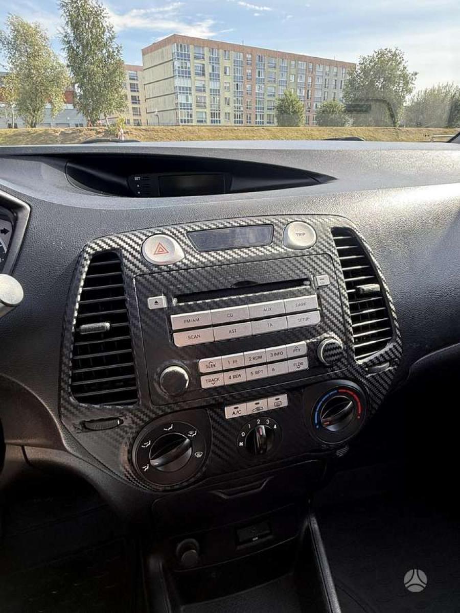 Blue Hyundai i20 2011 in Siauliai, with an engine capacity of 1.25 L and mileage of 161 thousand km for 1850 €, photo 11 on AUTOMOTO.COM.LV