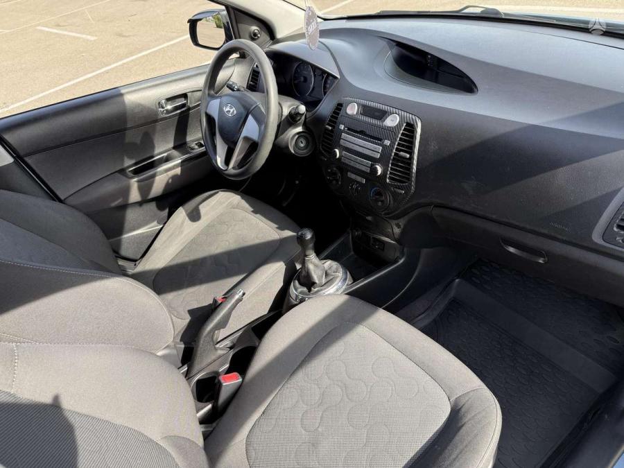 Blue Hyundai i20 2011 in Siauliai, with an engine capacity of 1.25 L and mileage of 161 thousand km for 1850 €, photo 12 on AUTOMOTO.COM.LV