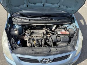Blue Hyundai i20 2011 in Siauliai, with an engine capacity of 1.25 L and mileage of 161 thousand km for 1850 €, photo 17 on AUTOMOTO.COM.LV