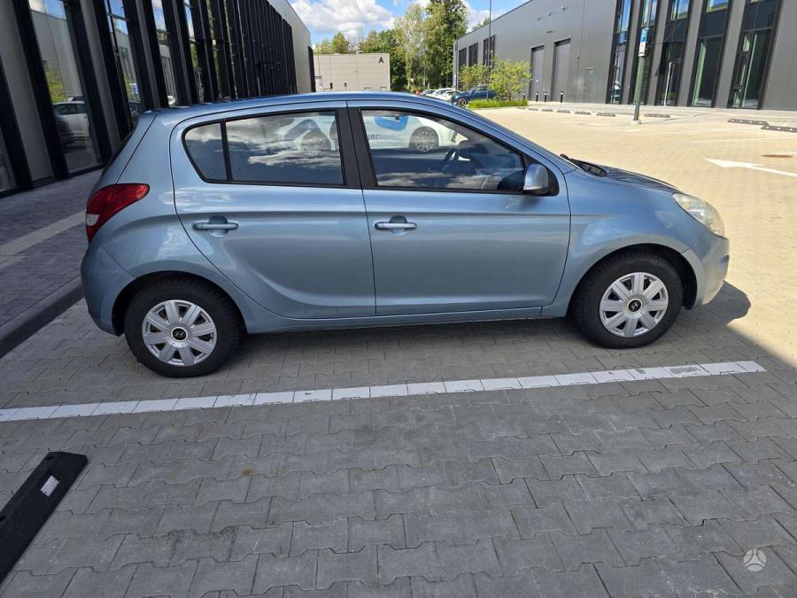 Zils Hyundai i20 2011 Viļņa, ar dzinēja tilpumu 1.40 L un nobraukumu 242 tūkst. km par 1100 €, foto 7 vietnē AUTOMOTO.COM.LV