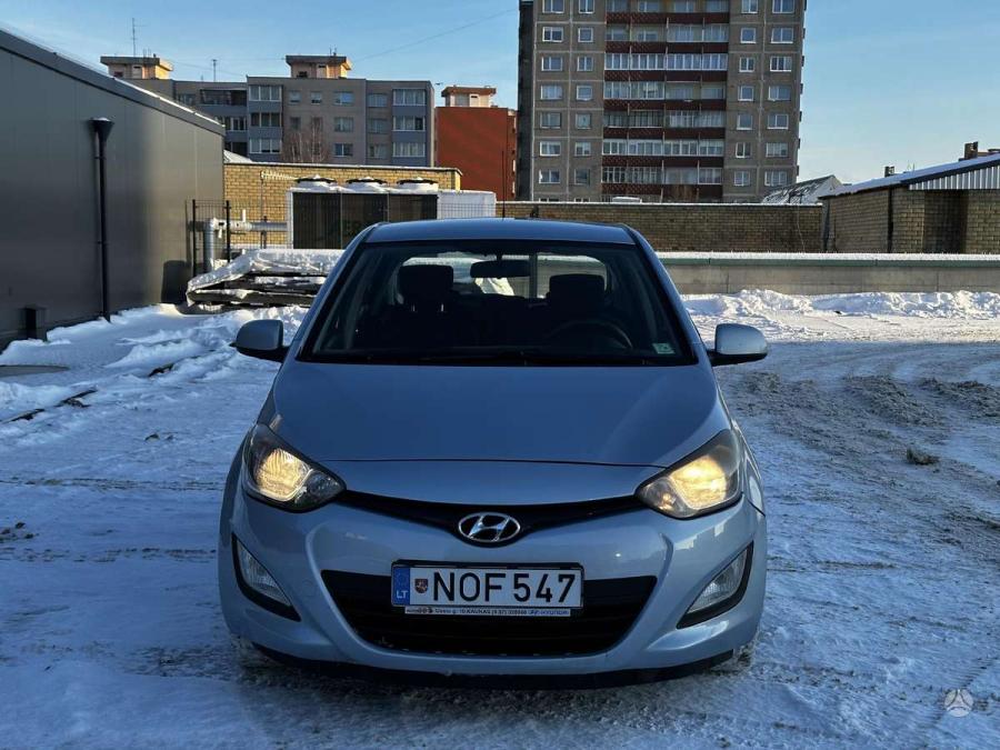 Blue Hyundai i20 2012 in Kaunas, with an engine capacity of 1.25 L and mileage of 229 thousand km for 2050 €, photo 2 on AUTOMOTO.COM.LV