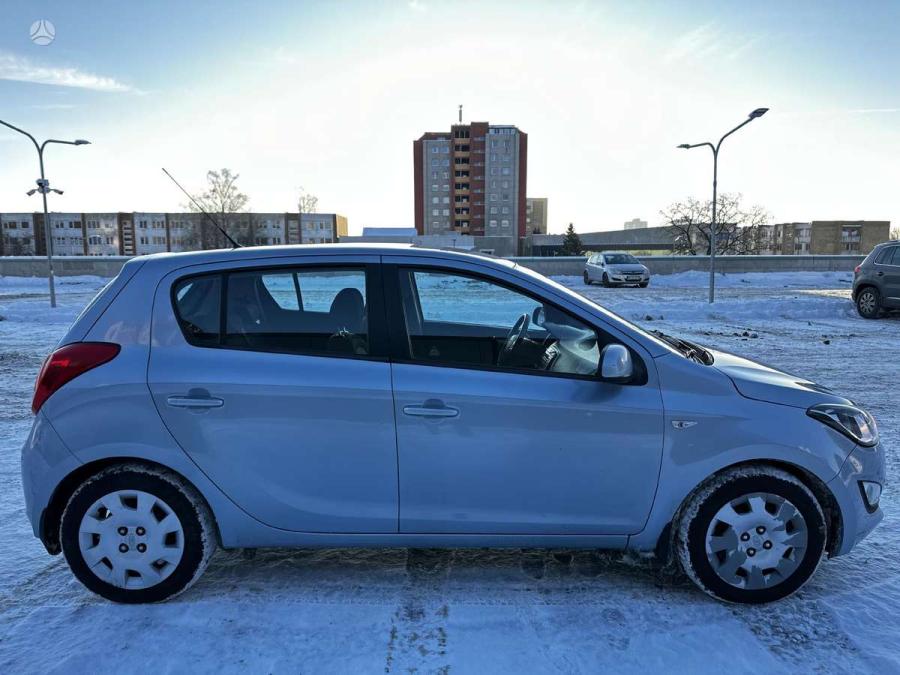 Blue Hyundai i20 2012 in Kaunas, with an engine capacity of 1.25 L and mileage of 229 thousand km for 2050 €, photo 7 on AUTOMOTO.COM.LV