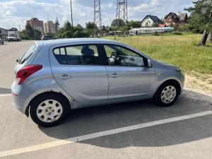 Blue Hyundai i20 2012 in Kaunas, with an engine capacity of 1.25 L and mileage of 278 thousand km for 1999 €, photo 3 on AUTOMOTO.COM.LV