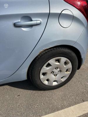 Blue Hyundai i20 2012 in Kaunas, with an engine capacity of 1.25 L and mileage of 278 thousand km for 1999 €, photo 8 on AUTOMOTO.COM.LV