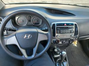 Blue Hyundai i20 2013 in Vilnius, with an engine capacity of 1.40 L and mileage of 123 thousand km for 3700 €, photo 6 on AUTOMOTO.COM.LV