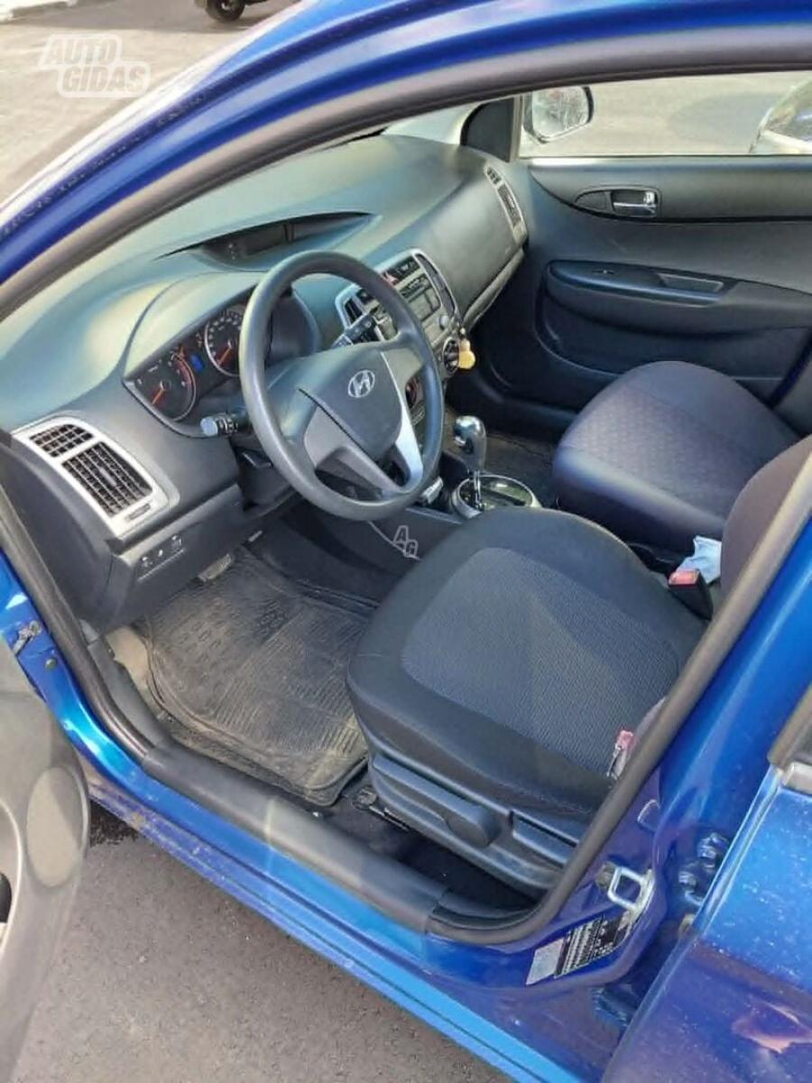 Blue Hyundai i20 2013 in Vilnius, with an engine capacity of 1.40 L and mileage of 123 thousand km for 3700 €, photo 7 on AUTOMOTO.COM.LV
