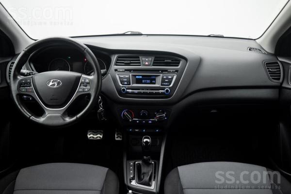 Zils Hyundai i20 2016 Tallina, ar dzinēja tilpumu 1.40 L un nobraukumu 105 tūkst. km par 9998 €, foto 2 vietnē AUTOMOTO.COM.LV