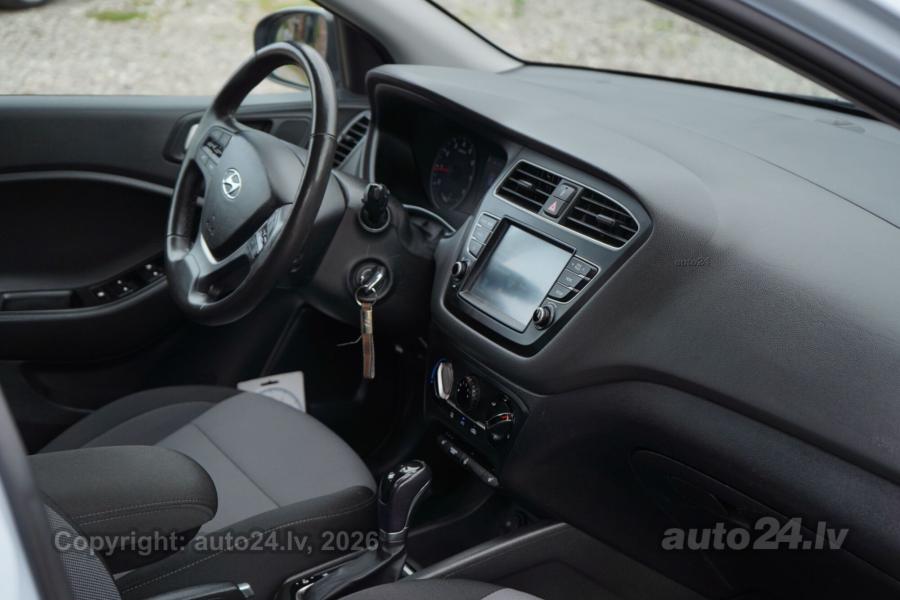 Zils Hyundai i20 2020 Tallina, ar dzinēja tilpumu 1.00 L un nobraukumu 51 tūkst. km par 11850 €, foto 12 vietnē AUTOMOTO.COM.LV