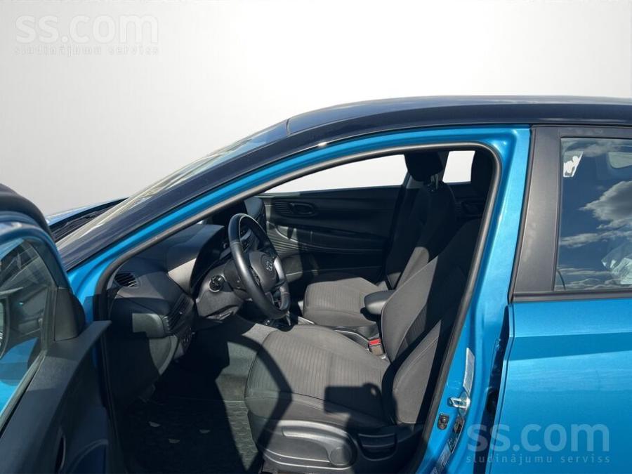 Blue Hyundai i20 2021 in Riga, with an engine capacity of 1.00 L and mileage of 62 thousand km for 12790 €, photo 10 on AUTOMOTO.COM.LV