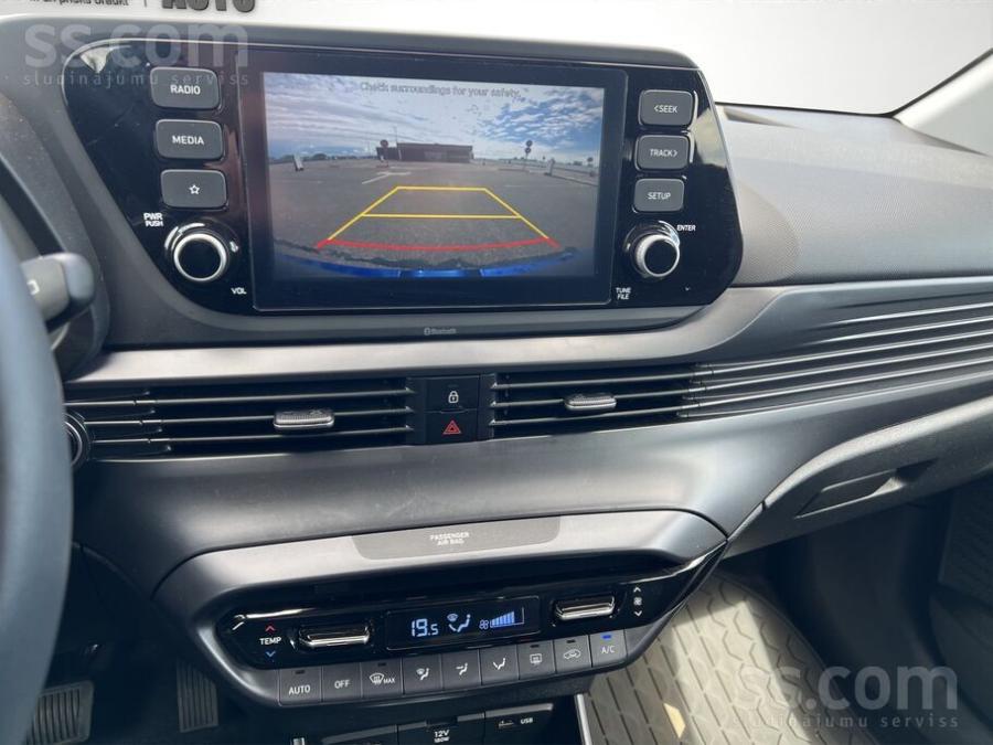 Zils Hyundai i20 2021 Rīga, ar dzinēja tilpumu 1.00 L un nobraukumu 17 tūkst. km par 13790 €, foto 16 vietnē AUTOMOTO.COM.LV
