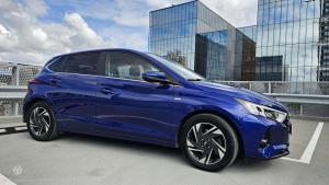 Blue Hyundai i20 2021 in Vilnius, with an engine capacity of 1.00 L and mileage of 62 thousand km for 14900 €, photo  on AUTOMOTO.COM.LV