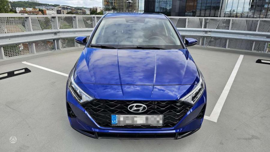 Blue Hyundai i20 2021 in Vilnius, with an engine capacity of 1.00 L and mileage of 62 thousand km for 14900 €, photo 4 on AUTOMOTO.COM.LV