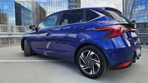 Blue Hyundai i20 2021 in Vilnius, with an engine capacity of 1.00 L and mileage of 62 thousand km for 14900 €, photo 8 on AUTOMOTO.COM.LV