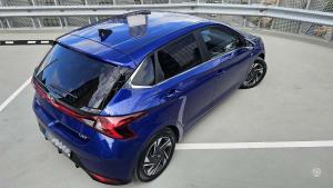 Blue Hyundai i20 2021 in Vilnius, with an engine capacity of 1.00 L and mileage of 62 thousand km for 14900 €, photo 12 on AUTOMOTO.COM.LV