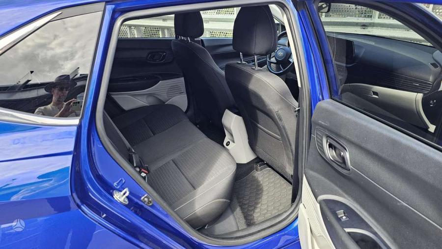 Blue Hyundai i20 2021 in Vilnius, with an engine capacity of 1.00 L and mileage of 62 thousand km for 14900 €, photo 14 on AUTOMOTO.COM.LV