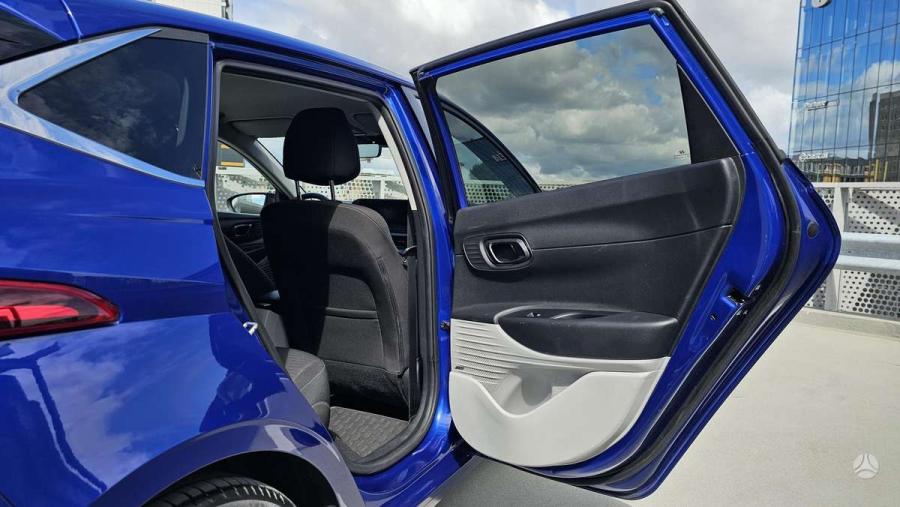 Blue Hyundai i20 2021 in Vilnius, with an engine capacity of 1.00 L and mileage of 62 thousand km for 14900 €, photo 15 on AUTOMOTO.COM.LV