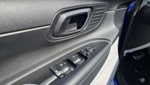 Blue Hyundai i20 2021 in Vilnius, with an engine capacity of 1.00 L and mileage of 62 thousand km for 14900 €, photo 20 on AUTOMOTO.COM.LV