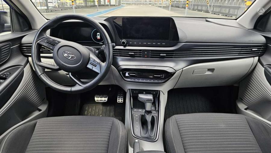 Blue Hyundai i20 2021 in Vilnius, with an engine capacity of 1.00 L and mileage of 62 thousand km for 14900 €, photo 28 on AUTOMOTO.COM.LV