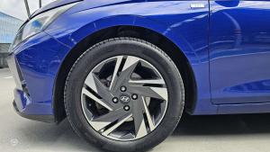 Blue Hyundai i20 2021 in Vilnius, with an engine capacity of 1.00 L and mileage of 62 thousand km for 14900 €, photo 33 on AUTOMOTO.COM.LV