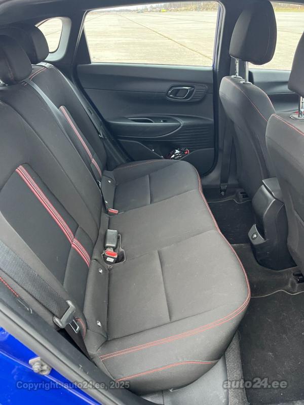 Blue Hyundai i20 2022 in Tartu, with an engine capacity of 1.00 L and mileage of 31 thousand km for 15990 €, photo 11 on AUTOMOTO.COM.LV