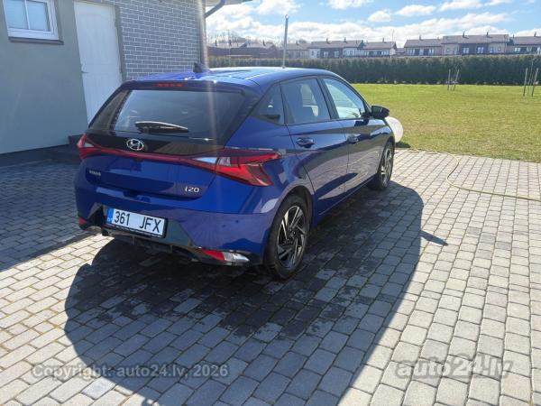 Blue Hyundai i20 2023 in Tallinn, with an engine capacity of 1.00 L and mileage of 29 thousand km for 14999 €, photo 4 on AUTOMOTO.COM.LV
