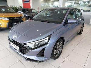 Zils Hyundai i20 2024 Kauņa, ar dzinēja tilpumu 1.00 L un nobraukumu 28 tūkst. km par 17180 €, foto  vietnē AUTOMOTO.COM.LV