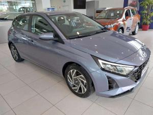Zils Hyundai i20 2024 Kauņa, ar dzinēja tilpumu 1.00 L un nobraukumu 28 tūkst. km par 17180 €, foto 5 vietnē AUTOMOTO.COM.LV