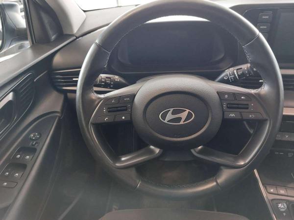 Blue Hyundai i20 2024 in Kaunas, with an engine capacity of 1.00 L and mileage of 28 thousand km for 17180 €, photo 7 on AUTOMOTO.COM.LV