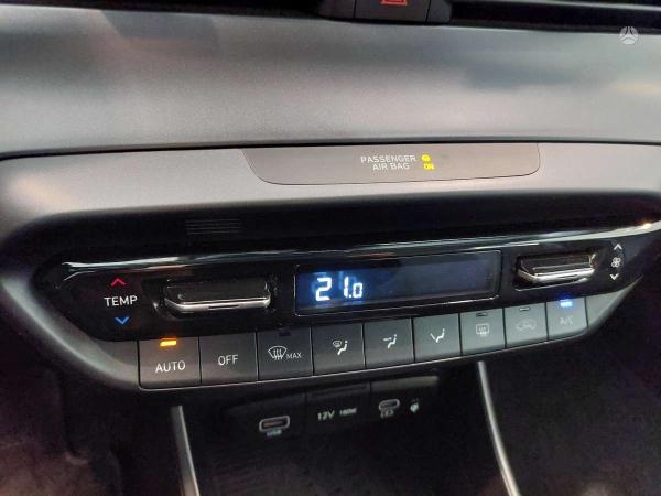 Blue Hyundai i20 2024 in Kaunas, with an engine capacity of 1.00 L and mileage of 28 thousand km for 17180 €, photo 9 on AUTOMOTO.COM.LV