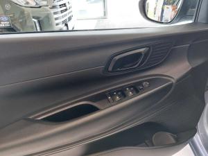 Zils Hyundai i20 2024 Kauņa, ar dzinēja tilpumu 1.00 L un nobraukumu 28 tūkst. km par 17180 €, foto 10 vietnē AUTOMOTO.COM.LV
