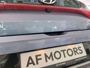 Zils Hyundai i20 2024 Kauņa, ar dzinēja tilpumu 1.00 L un nobraukumu 28 tūkst. km par 17180 €, foto 29 vietnē AUTOMOTO.COM.LV