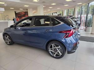 Blue Hyundai i20 2026 in Vilnius, with an engine capacity of 1.00 L and mileage of 0 thousand km for 21900 €, photo 5 on AUTOMOTO.COM.LV
