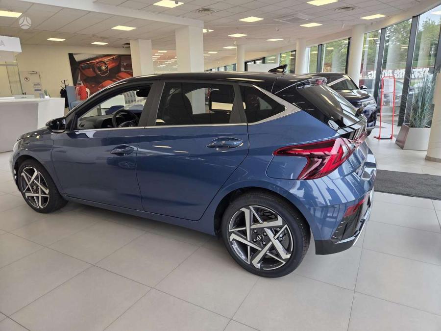 Blue Hyundai i20 2026 in Vilnius, with an engine capacity of 1.00 L and mileage of 0 thousand km for 21900 €, photo 5 on AUTOMOTO.COM.LV