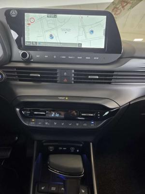 Blue Hyundai i20 2026 in Vilnius, with an engine capacity of 1.00 L and mileage of 0 thousand km for 21900 €, photo 10 on AUTOMOTO.COM.LV