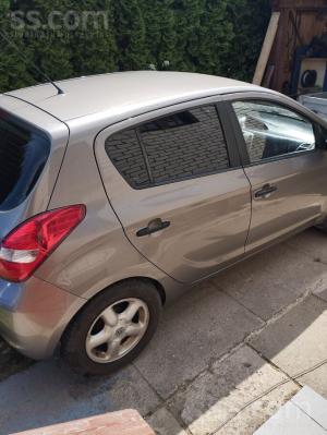 Brūns Hyundai i20 2012 Kuldīga, ar dzinēja tilpumu 1.20 L un nobraukumu 250 tūkst. km par 2500 €, foto 3 vietnē AUTOMOTO.COM.LV
