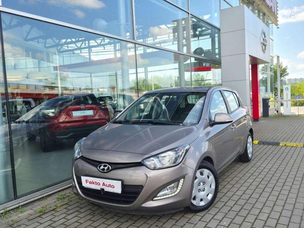 Brown Hyundai i20 2013 in Vilnius, with an engine capacity of 1.40 L and mileage of 72 thousand km for 4500 €, photo 1 on AUTOMOTO.COM.LV