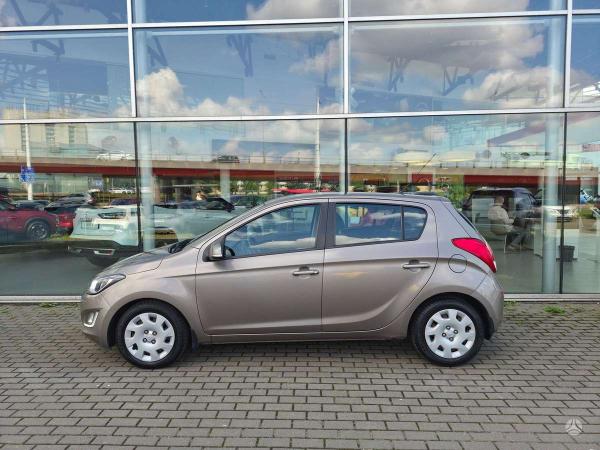Brown Hyundai i20 2013 in Vilnius, with an engine capacity of 1.40 L and mileage of 72 thousand km for 4500 €, photo 3 on AUTOMOTO.COM.LV