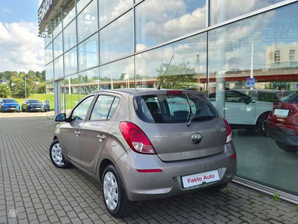 Brown Hyundai i20 2013 in Vilnius, with an engine capacity of 1.40 L and mileage of 72 thousand km for 4500 €, photo 4 on AUTOMOTO.COM.LV