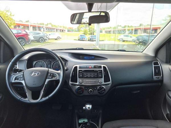Brown Hyundai i20 2013 in Vilnius, with an engine capacity of 1.40 L and mileage of 72 thousand km for 4500 €, photo 11 on AUTOMOTO.COM.LV