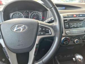 Brown Hyundai i20 2013 in Vilnius, with an engine capacity of 1.40 L and mileage of 72 thousand km for 4500 €, photo 13 on AUTOMOTO.COM.LV