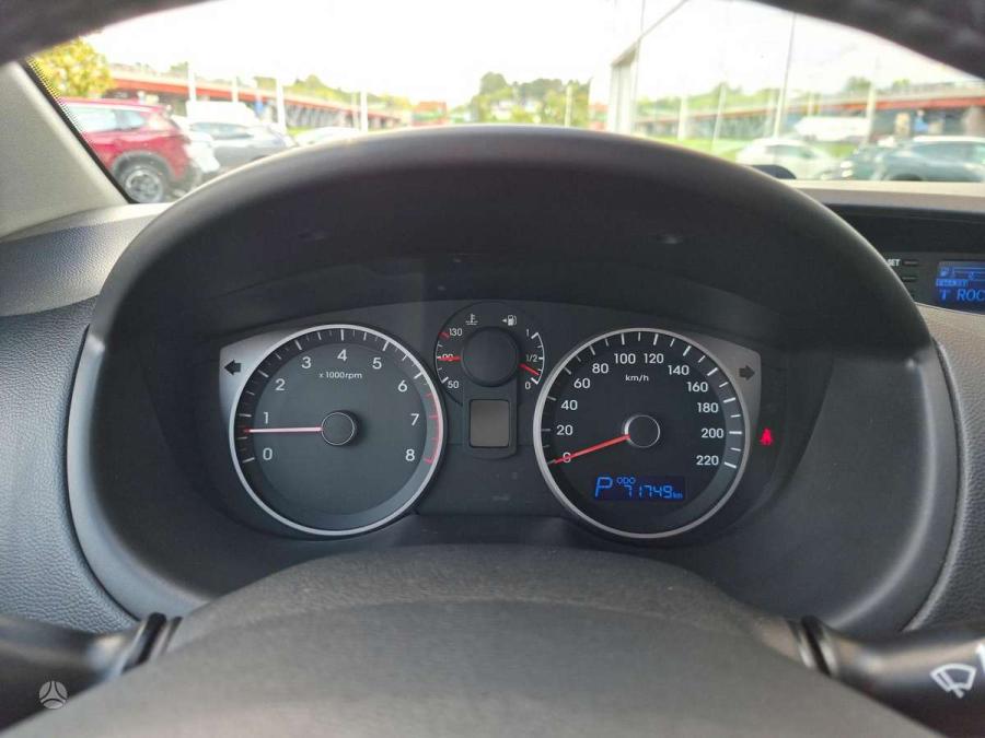 Brown Hyundai i20 2013 in Vilnius, with an engine capacity of 1.40 L and mileage of 72 thousand km for 4500 €, photo 17 on AUTOMOTO.COM.LV