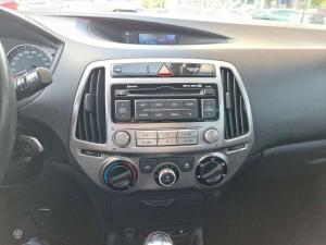 Brown Hyundai i20 2013 in Vilnius, with an engine capacity of 1.40 L and mileage of 72 thousand km for 4500 €, photo 19 on AUTOMOTO.COM.LV